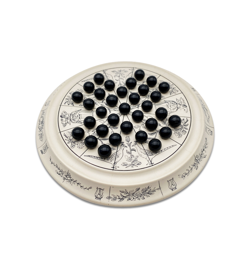Resin Vintage – Style Solitaire Board With Black Marbles – Wearenotashop