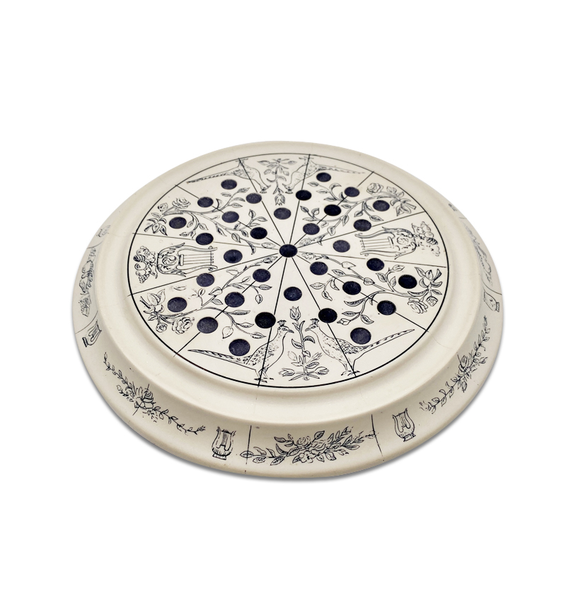 Resin Vintage – Style Solitaire Board With Black Marbles – Wearenotashop