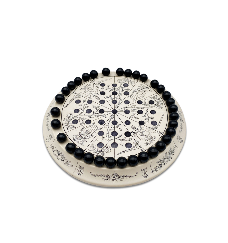 Resin Vintage – Style Solitaire Board With Black Marbles – Wearenotashop